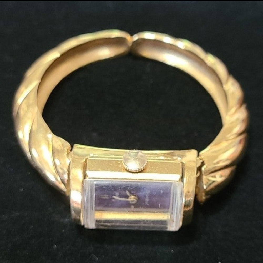 Crown Trifari 17 Jewels Watch - Gem